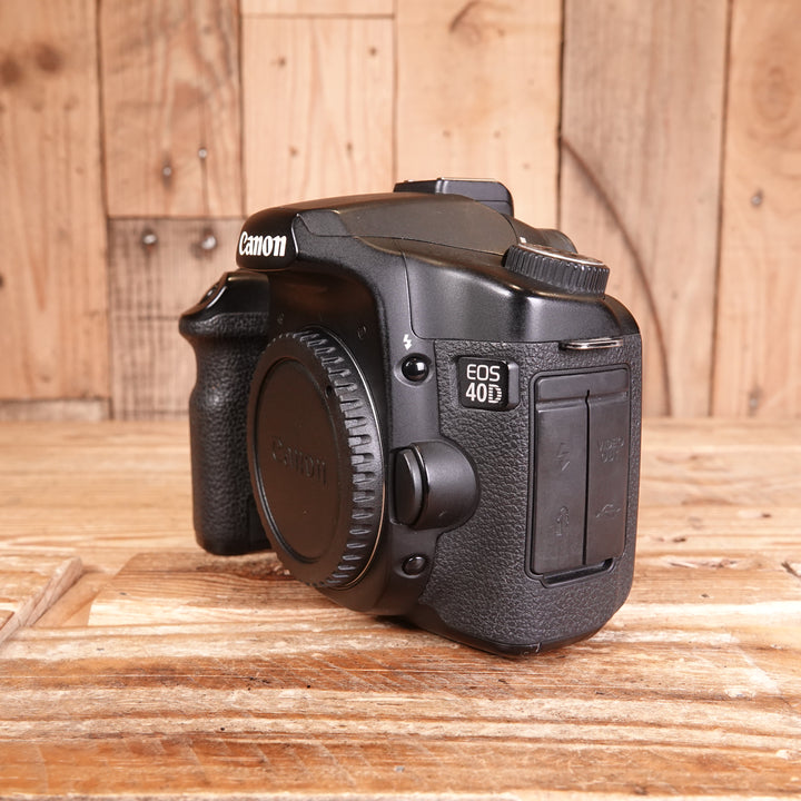 Refurbished and Used DSLR Cameras