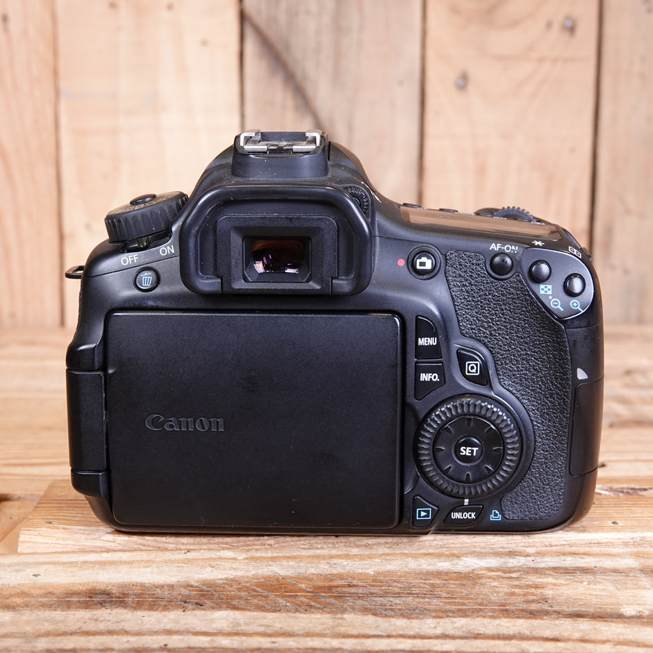 Refurbished and Used DSLR Cameras